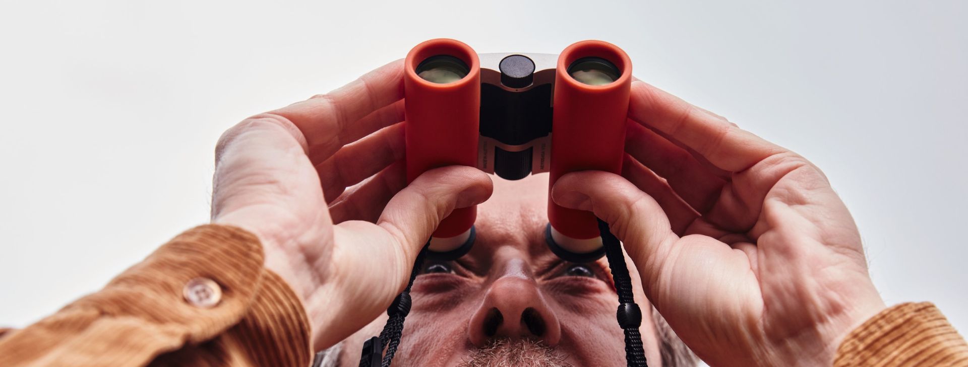 Birdwatcher’s Delight: Ultimate Buyer's Guide to Birding Binoculars